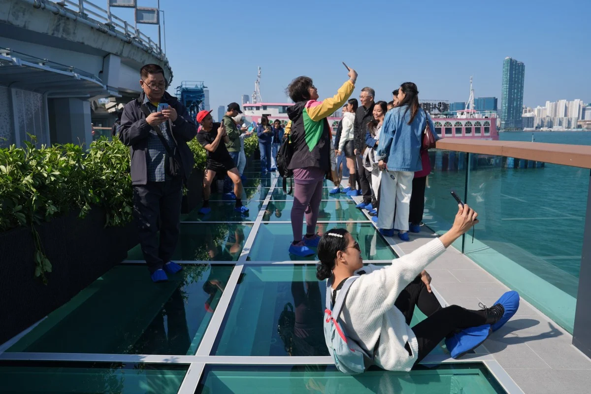 Glass Viewing Deck Becomes Instant Crowd Magnet Along Hong Kong Island ...